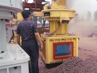 China 1000kg/ H Sawdust Walnut Shell Pellet Mill Machine 25mm Diesel Engine for sale