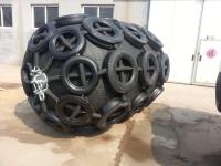 China Ship To Ship Pneumatic Boat Rubber Fender With Tyre Chain Net for sale