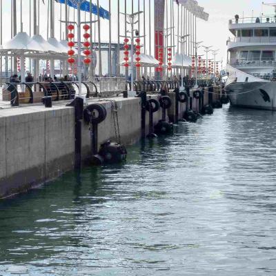 China GL 50Kpa Pneumatic Fender for Jetty High Energy Float Buffer for sale