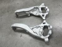 China Classic High-quality C-class W205 AMG Front Left and Right Steering Knuckle Goat Horn Bearing Housing for Mercedes-Benz for sale