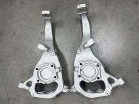China Classic High-quality C-class W205 AMG Front Left and Right Steering Knuckle Goat Horn Bearing Housing for Mercedes-Benz for sale
