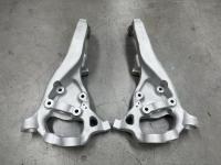 China Classic High-quality C-class W205 AMG Front Left and Right Steering Knuckle Goat Horn Bearing Housing for Mercedes-Benz for sale
