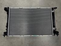China New High Quality Macan 95B Turbo High Power Front Radiator tank Encrypted Cooling Engine Coolant Storage Box for Porsche for sale