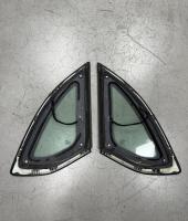 China The Rear Left and Right Side Window Glass and Side Curtain Glass of the New High-quality Bentayga Model for Bentley for sale
