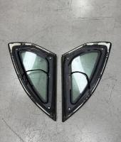 China The Rear Left and Right Side Window Glass and Side Curtain Glass of the New High-quality Bentayga Model for Bentley for sale