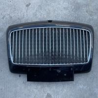 China The New High Quality Flying Spur ZG2 Front Bumper Center Mesh air Hood Intake Grille Chrome Silver Tuyere for Bentley for sale