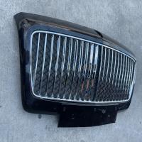 China The New High Quality Flying Spur ZG2 Front Bumper Center Mesh air Hood Intake Grille Chrome Silver Tuyere for Bentley for sale