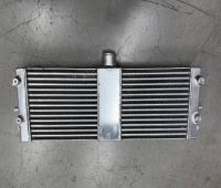 China Classic High-quality R8 FSI quattro 422, 423, 427, 429 Front Intercooled Auxiliary Water tank Radiator Cooler for Audi for sale