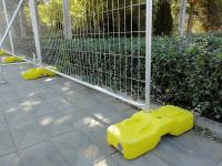 China Outdoor Windproof Privacy Fence 42mm OD Galvanized Temporary Fence On Concrete for sale