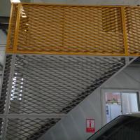 China Golden Colour OEM Expanding Wire Mesh Diamond Shape Metal for sale
