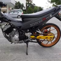 China Customized Aluminum Alloy CNC Swing Arm for Suzuki Raider R 150 Modification Sample for sale