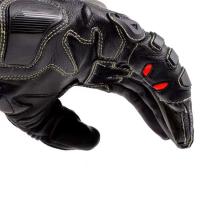 China Unisex Leather Winter Motorcycle Gloves with Waterproof and Anti-Collision Protection for sale