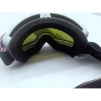 China Customized White Frame Ski Goggle with Foam Face Padding and Polycarbonate Lens for sale