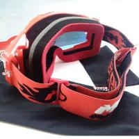 China Anti-Scratch Motocross Goggles with Foam Layers Protecting Riders on the Track for sale
