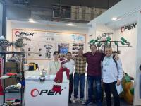 China Customized Football Fans Scarf and Beanie Hat Knitting Machine with 800pcs/day Output for sale