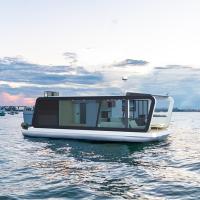 China Aluminum Boat House 11T Your Ultimate Water Destination for sale