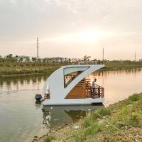 China High Capacity 6 Person House Boat Floating House Pontoons with Kitchen for sale