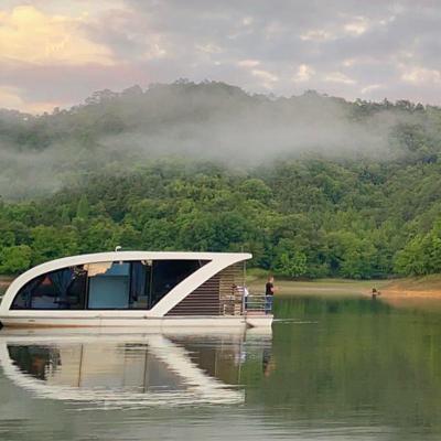 China 6 People Aluminum Party House Boat With Multiple Bedroom For Relaxing Getaway for sale