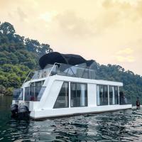 China Recreational Floating Boat House With 10T Capacity And Aluminum Material for sale