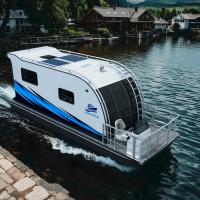 China Aluminum 4m Width 7.9m Length House Boat Luxury Floating for sale