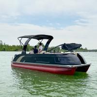 China 23FT Hybrid Pontoon Boat Sleek Fiberglass Bow & Durable Aluminum Body For Elevated Experience And Fuel Efficiency for sale