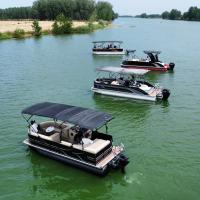 China Luxury Pontoon Style Fishing Boats 12-15 People Capacity With Under Seat Storage for sale