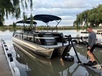 China Lightweight Corrosion Resistant Aluminium Boat Trailer with LED Waterproof Trailer Lights for sale
