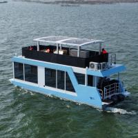 China Floating Boat Hotel with 4.0m Width and 20mm Deck Thickness in Modern or Traditional Design for sale