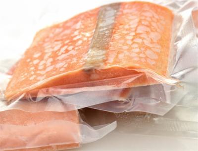 China Custom Vacuum Food Packaging Bags 80-200μm Thickness with High Barrier Protection for Meat, Fish & Cheese for sale
