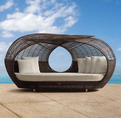 China Modern all weather PE rattan daybed outdoor beach sunbed poolside sun lounger for sale