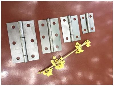 China Metal Steel Iron Door Hinges Courraged Box Packing Customized Size Color for sale