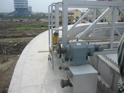 China Radial Flow Sedimentation Tank 12-50m Tank Dia Peripheral Drive Scraper Suction Machine for sale