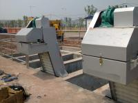 China Rotary Mechanical Trash Rake Wastewater Bar Screen Machine 300-1500mm Width for sale