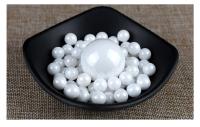 China Precision Polished Smooth Ceramic Zirconia Grinding Balls 10mm High Impact for sale