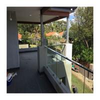 China Singapore spigot glass railing flat roof balcony spigot railing for sale