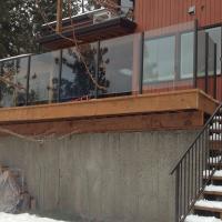 China Aluminum fence contractors glass top rail style aluminum railing deck with glass for sale