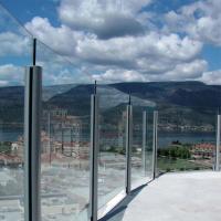 China Aluminum guardrail modern glass railing style glass and aluminium balustrades for sale