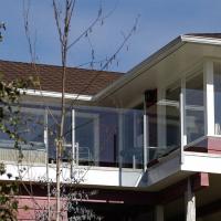 China Buy aluminum fence timber and glass balustrade model aluminum railing with glass panels for sale