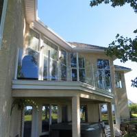 China Buy aluminum fence timber and glass balustrade model aluminum railing with glass panels for sale