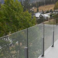 China Aluminum handrails for steps side mounted glass balustrade supplier glass and aluminum deck railing for sale