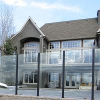 China Aluminum deck railing privacy screen glass fence for balcony design aluminum railing with glass panels for sale