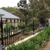 China Outdoor Wrought Iron Fence Modern Garden Decorative Metal Fence for sale