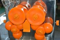 China Electric Zumex Orange Juicer Automatic Orange Juice Press Machine For Bar for sale