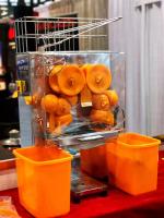 China Anti-corrosion SS Commercial Orange Juicer Machine , Automatic Lemon Orange Squeezer for sale