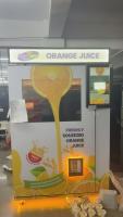 China Automatic 304 Stainless Steel Fresh Orange Juice Vending Machine with 900W Max Power and Coin Bill QR Code Payment for sale