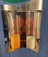 China Stainless Steel Touch Screen Cold Pressed Juice Vending Machine for sale