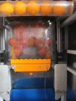China Cold Refrigerator Orange Fresh Vending Machine , Juice Vending Machine for sale