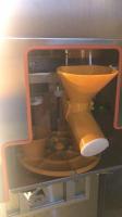 China Orange Juice Vending Machine 4G  APP Monitoring Self Service Cash Payment Function Automatic Washing for sale