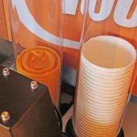 China Auto Fresh Orange Juice Cold Pressed Vending Machine With Display Screen for sale