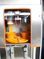 China 24 Hours Orange Juice Drinks Vending Machine for sale